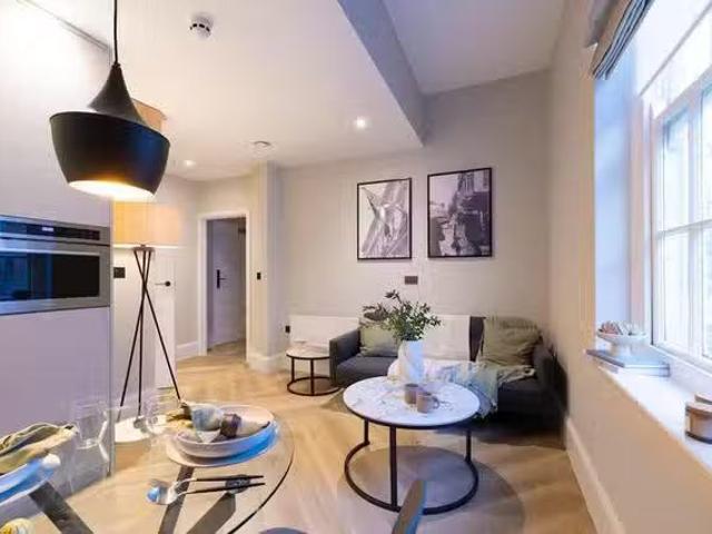 Charming 1 BR Sloane Avenue