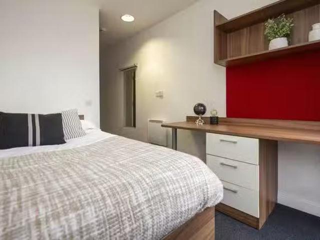 New 1 BR The Apollo Works Standard En Suite