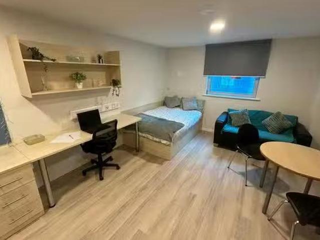 Nice 1 BR Trinity Square, Nottingham Ensuite