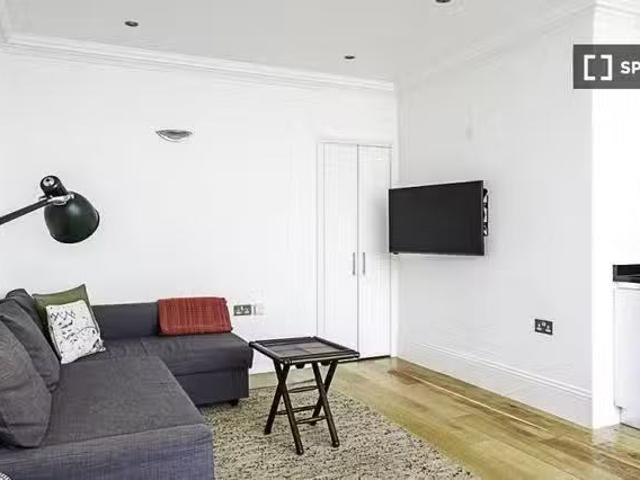 Just in! 1 BR 1 bedroom apartment for rent in Market Estate, L.