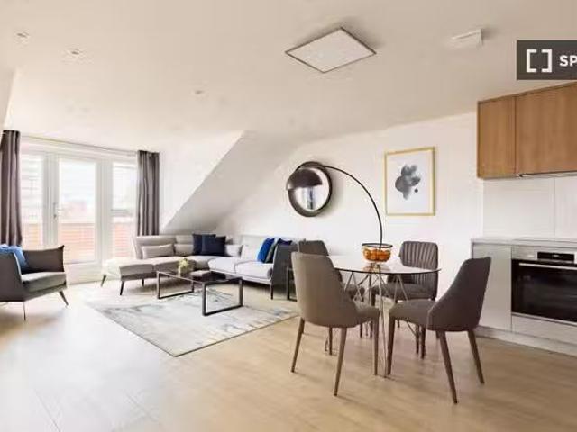 Cheap 1 BR 1 bedroom apartment for rent in Staines upon Thames