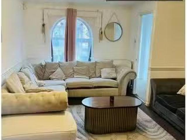 Cheap 1 BR 3 bedroom apartment for rent in Grays, London