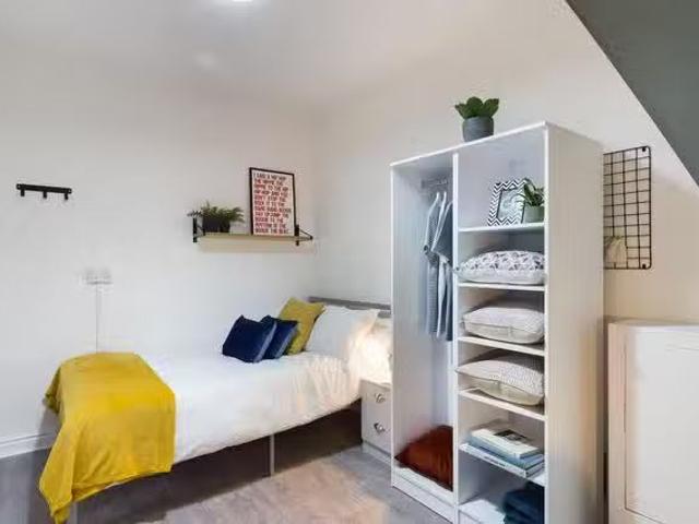 Unique 1 Room 10 Richmond Road 6 Bedroom House