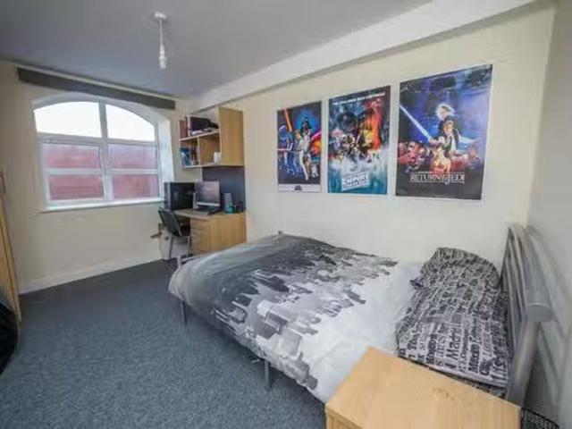 Just in! 1 Room Deacon House 3 Bed Ensuite