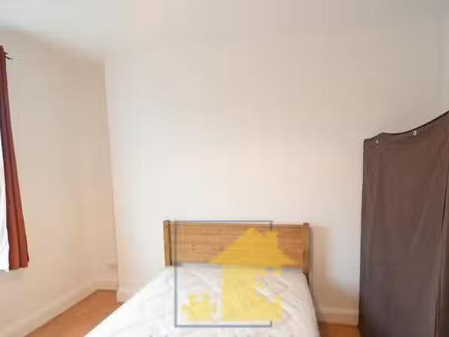 Deal! 1 Room Entire Place·2B1B Flat 4 Crantock Court 2 bedroom.