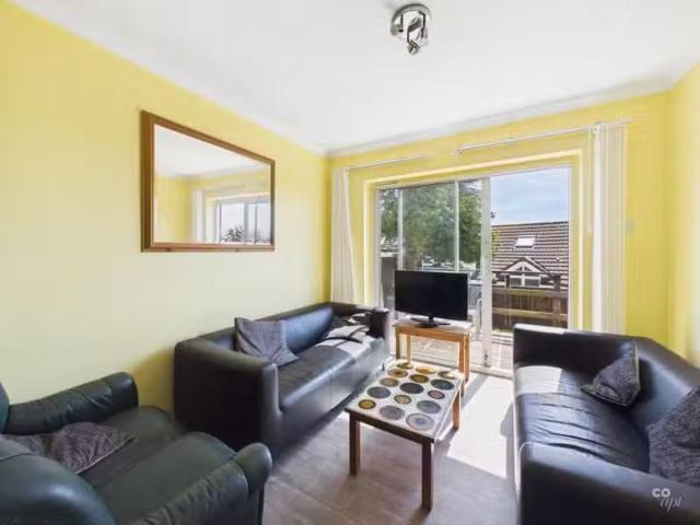 Cheap 2 BA 1 bedroom terraced house for rent in Crayford Road.