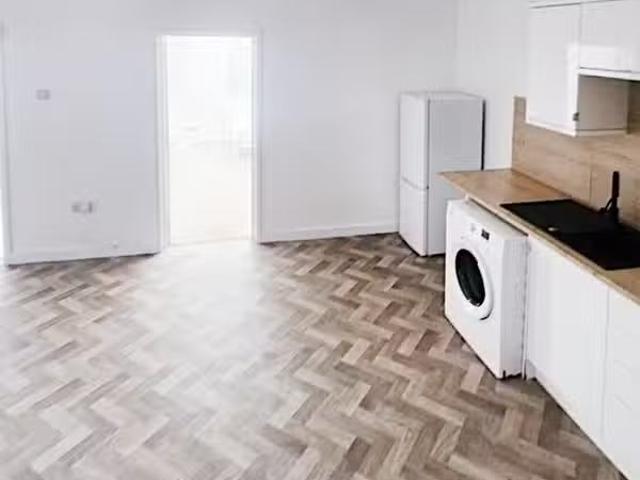 Cheap 2 BA 1 bedroom flat share for rent in Fishponds Road, Br.