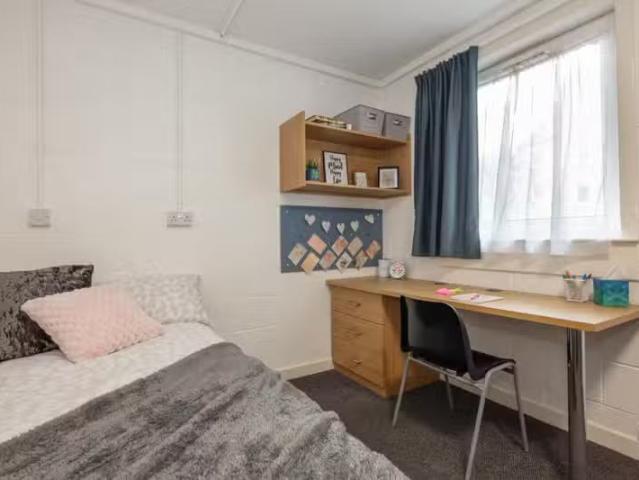 Cheap 2 BA 1 bedroom flat share for rent in St Peter Street, A.