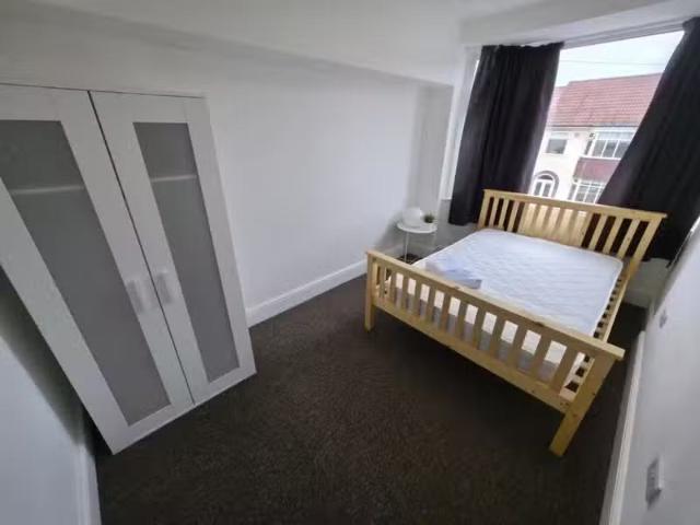 Unique 2 BA 1 bedroom house share for rent in Beverley Road, F.