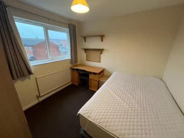 Unique 2 BA 1 bedroom house share for rent in Sullivan Close.