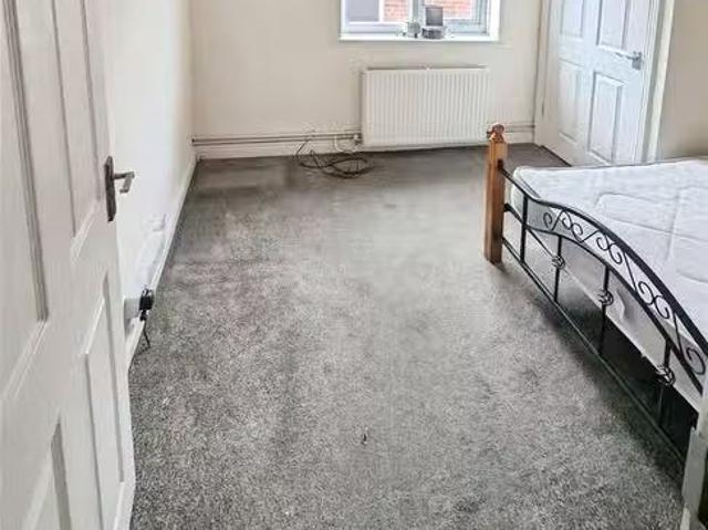 Deal! 2 BA 1 bedroom Property to rent, Broadlands Road, Southa.