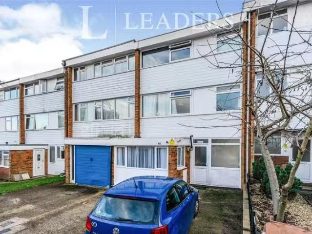 Deal! 2 BA 1 bedroom semi detached house for rent in Wood Clos.