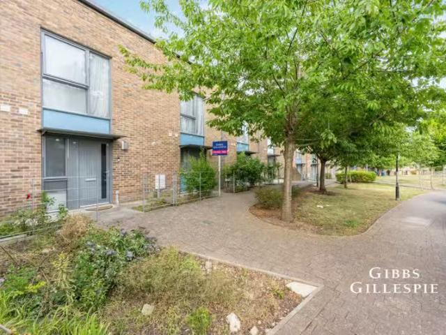 Just in! 2 BA 2 bedroom terraced house for rent in Caulfield G.