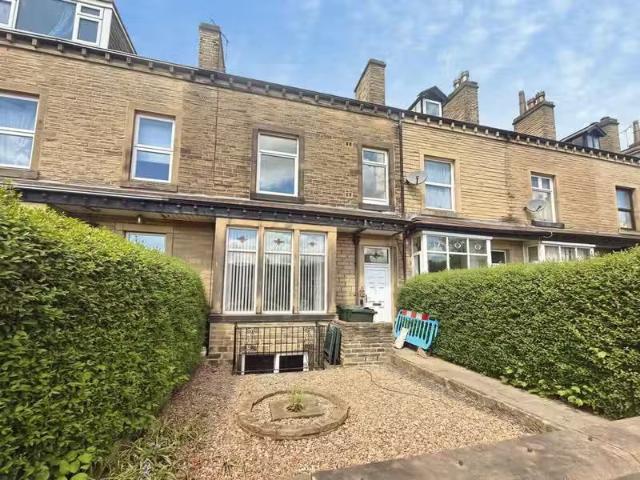 Cheap 2 BA 2 bedroom terraced house for rent in Park Road, Bin.