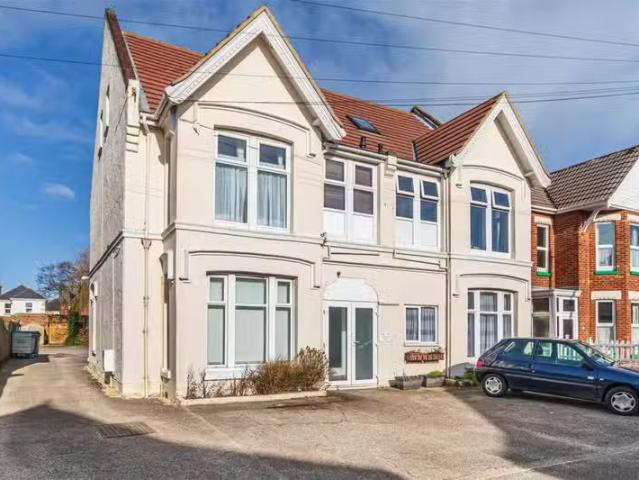 New 2 BA 2 bedroom terraced house for rent in Parkwood Road, B.