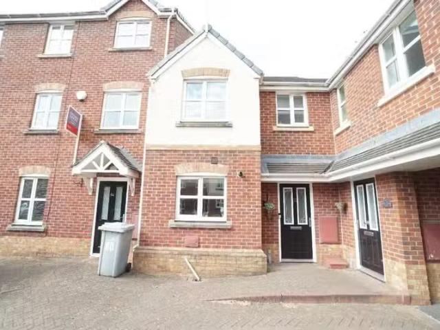 Cheap 2 BA 2 bedroom town house for rent in Talbot Way, Nantwi.