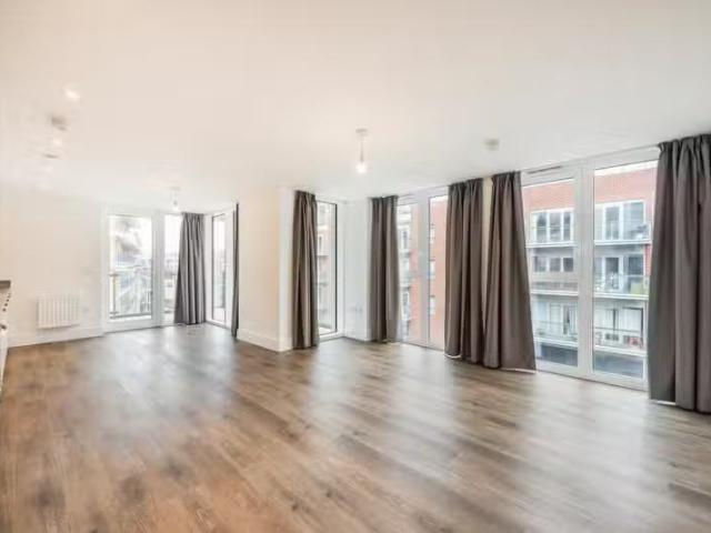 New 2 BA 2 bedroom apartment for rent in 45 Howard Court, Desb.