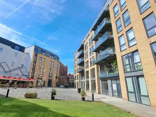 Rental! 2 BA 2 bedroom apartment for rent in Carmen Beckford S.