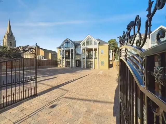 For Rent! 2 BA 2 bedroom apartment for rent in Bickley Park Ro.