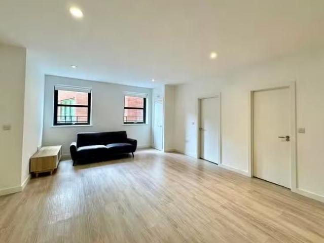 Cheap 2 BA 2 bedroom apartment for rent in Darwin House, Exete.