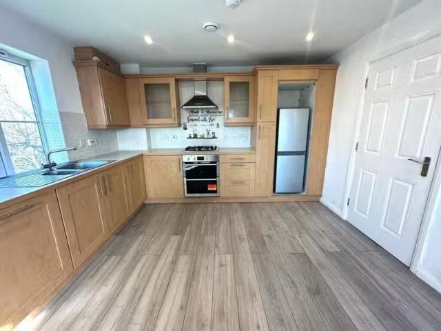 Cheap 2 BA 2 bedroom apartment for rent in Ffordd James Mc Gha.