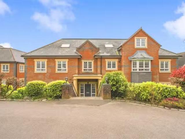 Charming 2 BA 2 bedroom apartment for rent in Kingswood, KT20