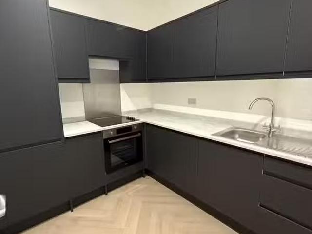 New 2 BA 2 bedroom apartment for rent in High Street, Croydon.