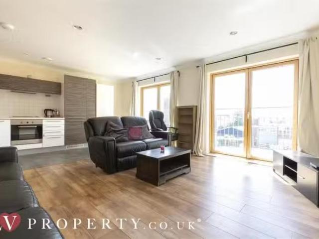 New 2 BA 2 bedroom apartment for rent in Irving Street, City C.