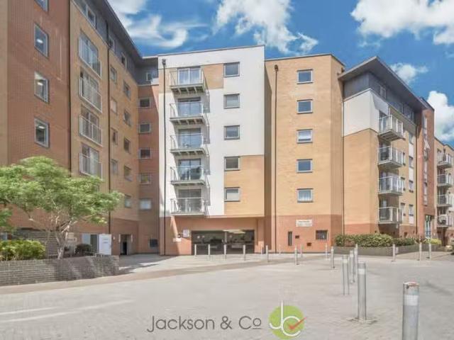 Deal! 2 BA 2 bedroom apartment for rent in Sail House, Colche.