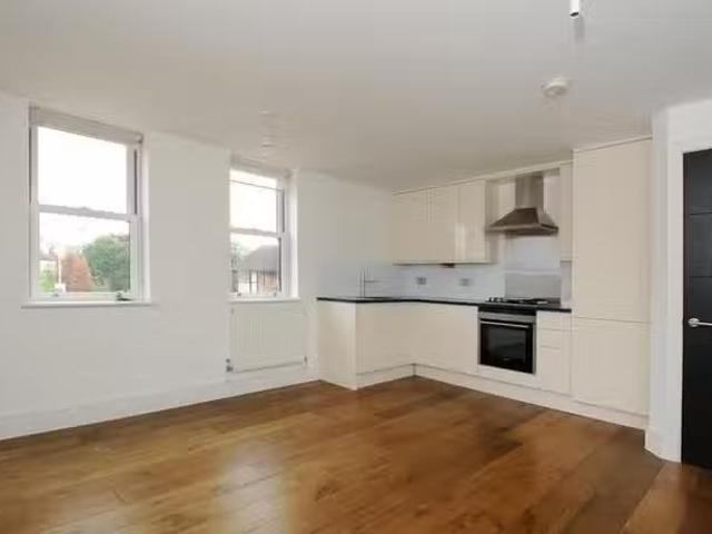 Cheap 2 BA 2 bedroom apartment for rent in Plaistow Lane, Brom.