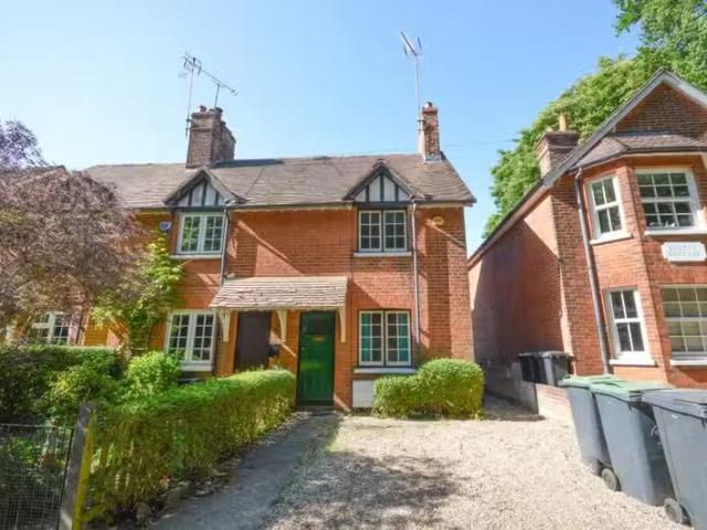 Cozy 2 BA 2 bedroom cottage for rent in Grove Hill, Stansted M.