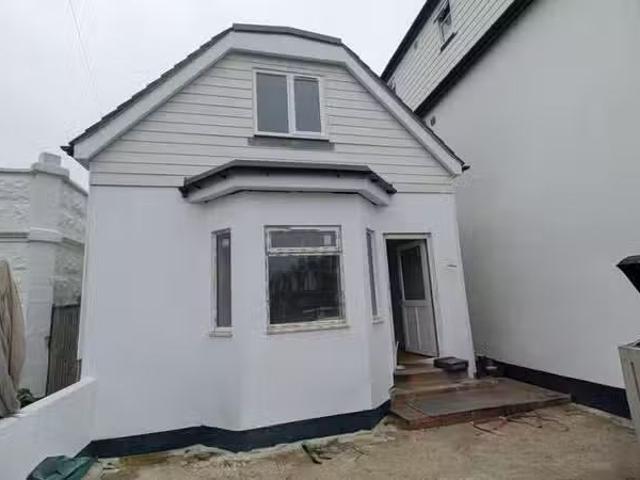 Cheap 2 BA 2 bedroom detached house for rent in Norton Road, N.