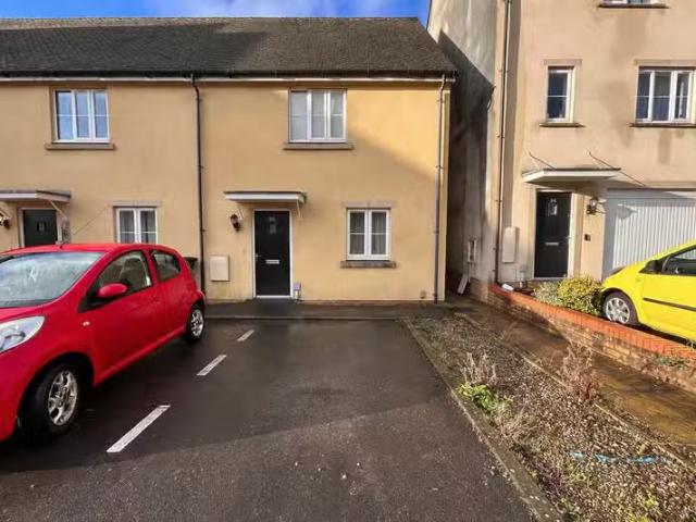 New 2 BA 2 bedroom end of terrace house for rent in Great West.
