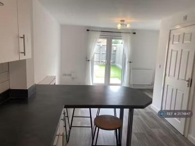 Cheap 2 BA 2 bedroom end of terrace house for rent in Lobelia.