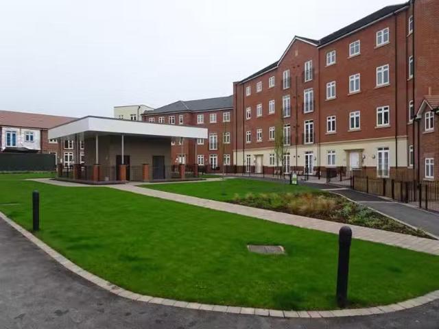 New 2 BA 2 bedroom flat for rent in Abbotsbury Court Rumbush L.