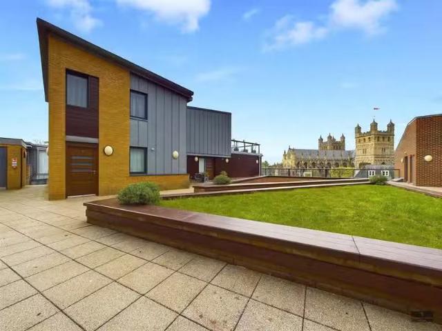 For Rent! 2 BA 2 bedroom flat for rent in Bedford Street, Exet.