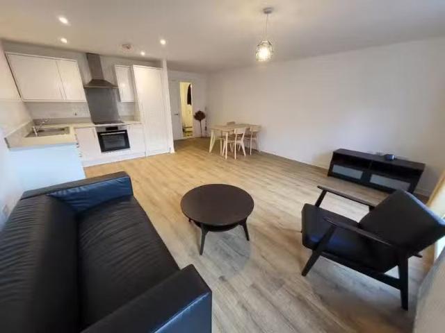 Cozy 2 BA 2 bedroom flat for rent in Bell Street, Merchant Cit.