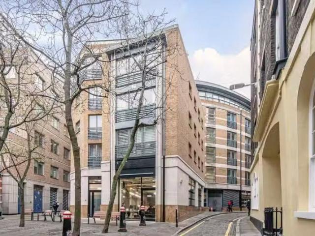 Cheap 2 BA 2 bedroom flat for rent in Black Friars Lane, St Pa.