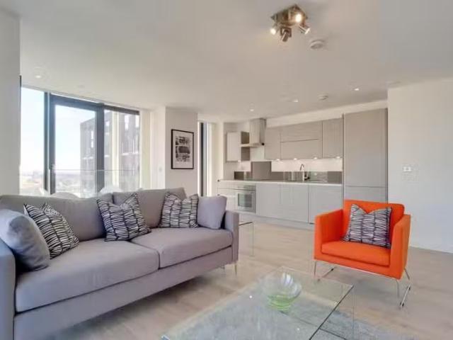 Charming 2 BA 2 bedroom flat for rent in Great Eastern Road Lo.