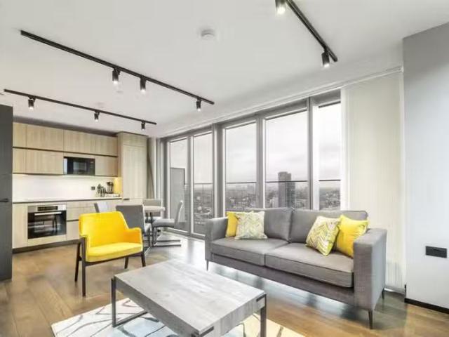 New 2 BA 2 bedroom flat for rent in Hewett Street, Shoreditch.