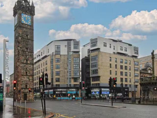 New 2 BA 2 bedroom flat for rent in High Street, Merchant City.