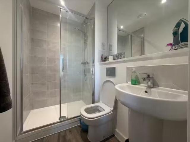 Deal! 2 BA 2 bedroom flat for rent in Hilltop Way, HATFIELD, A.