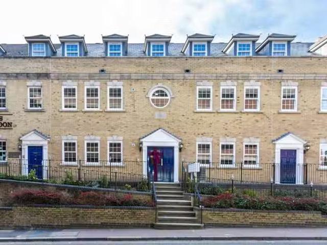 Unique 2 BA 2 bedroom flat for rent in Knight Court, Brentwood.