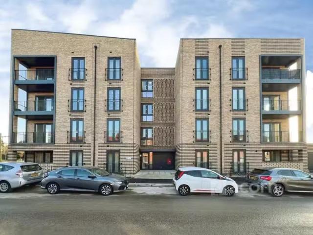 Unique 2 BA 2 bedroom flat for rent in Scotney Drive Knights R.