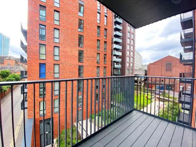 Cheap 2 BA 2 bedroom flat for rent in Shadwell Street, Birming.