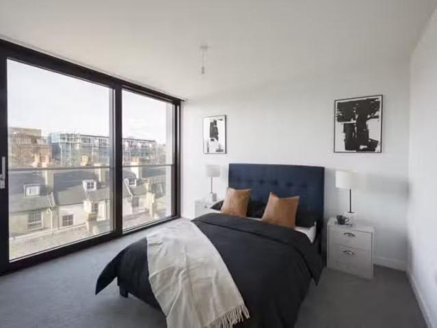 Cheap 2 BA 2 bedroom flat for rent in The Courtyard Circus Str.