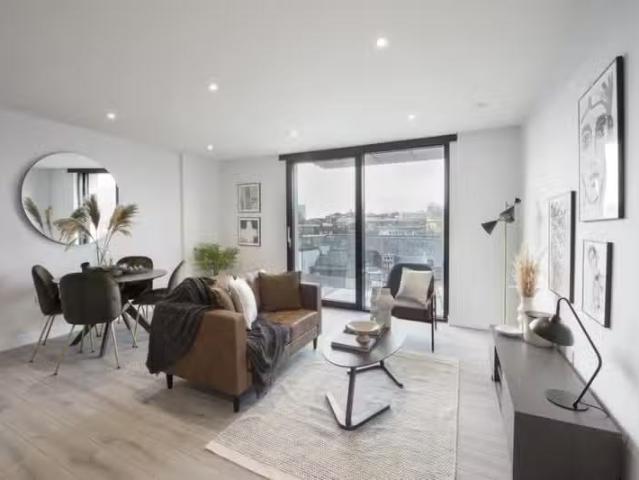 Rental! 2 BA 2 bedroom flat for rent in The Courtyard Circus S.