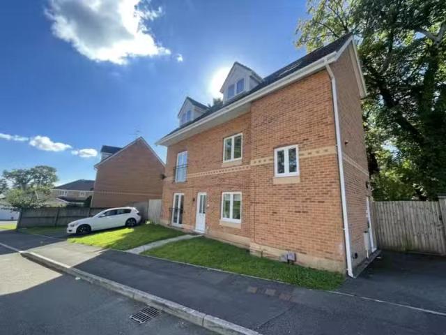 For Rent! 2 BA 2 bedroom flat for rent in Woodruff Way, Thornh.