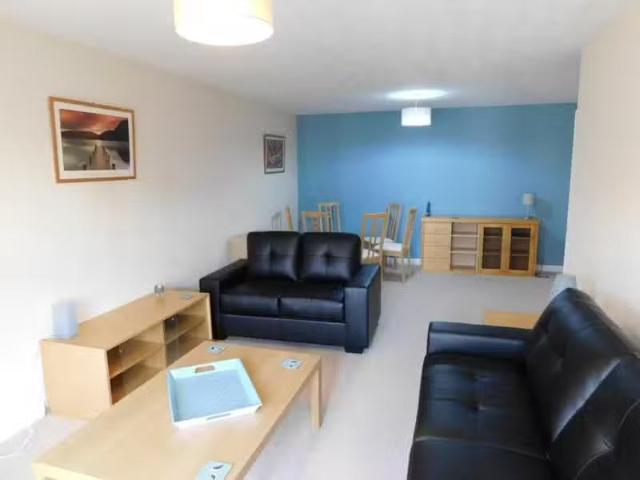 Just in! 2 BA 2 bedroom flat for rent in 27, West Bryson Road.