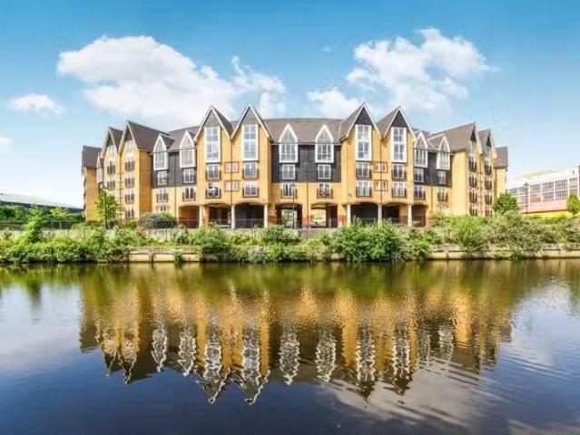 Deal! 2 BA 2 bedroom Flat to rent, Scotney Gardens St. Peters.